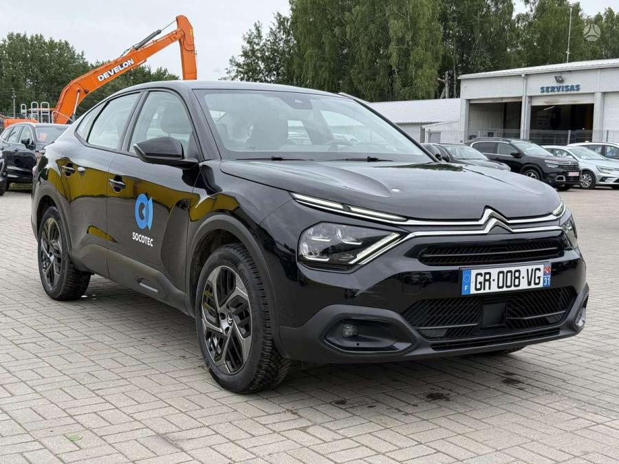 Black Citroen C4 X 2023 in Kaunas, with an engine capacity of 1.20 L and mileage of 73 thousand km for 12700 €, photo 1 on AUTOMOTO.COM.LV