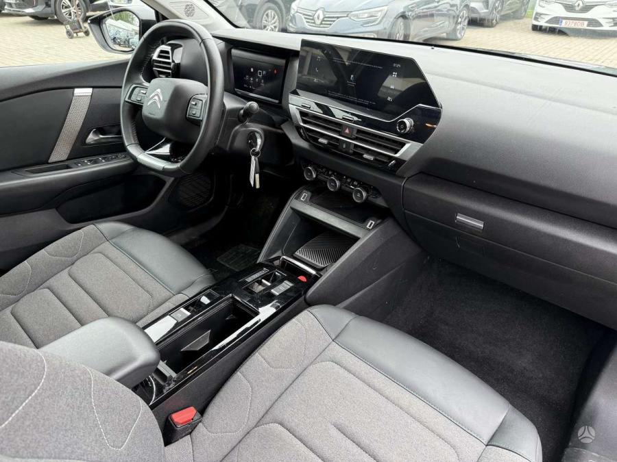 Black Citroen C4 X 2023 in Kaunas, with an engine capacity of 1.20 L and mileage of 73 thousand km for 12700 €, photo 6 on AUTOMOTO.COM.LV