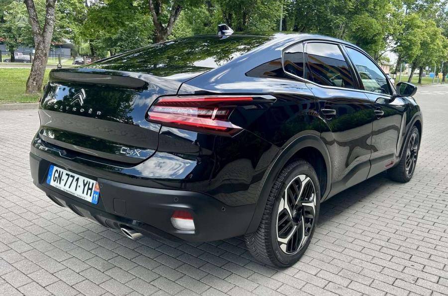 Black Citroen C4 X 2023 in Taurage, with an engine capacity of 1.50 L and mileage of 176 thousand km for 12800 €, photo 5 on AUTOMOTO.COM.LV