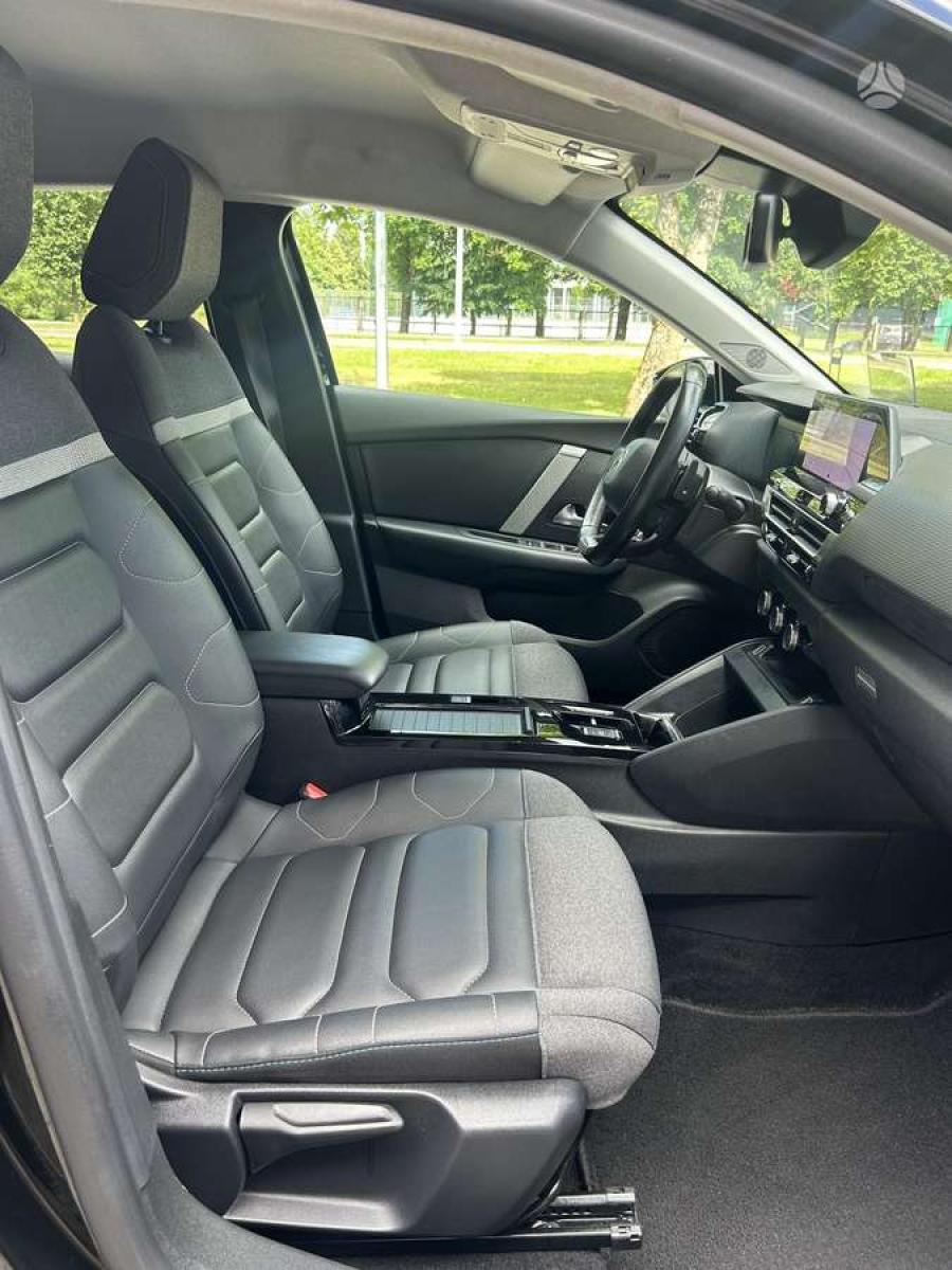 Black Citroen C4 X 2023 in Taurage, with an engine capacity of 1.50 L and mileage of 176 thousand km for 12800 €, photo 8 on AUTOMOTO.COM.LV