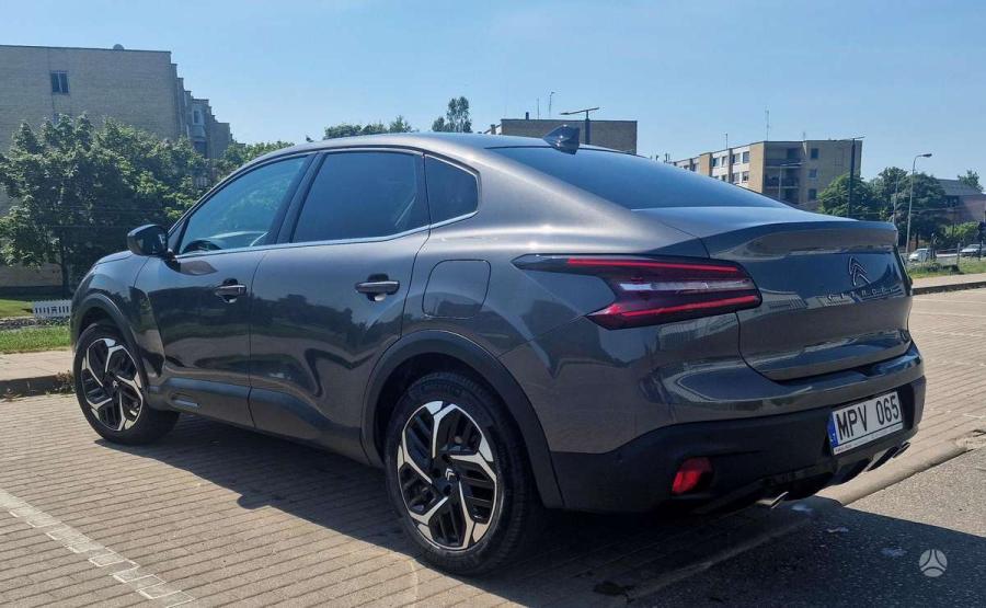 Grey Citroen C4 X 2023 in Vilnius, with an engine capacity of 1.20 L and mileage of 45 thousand km for 18500 €, photo 1 on AUTOMOTO.COM.LV