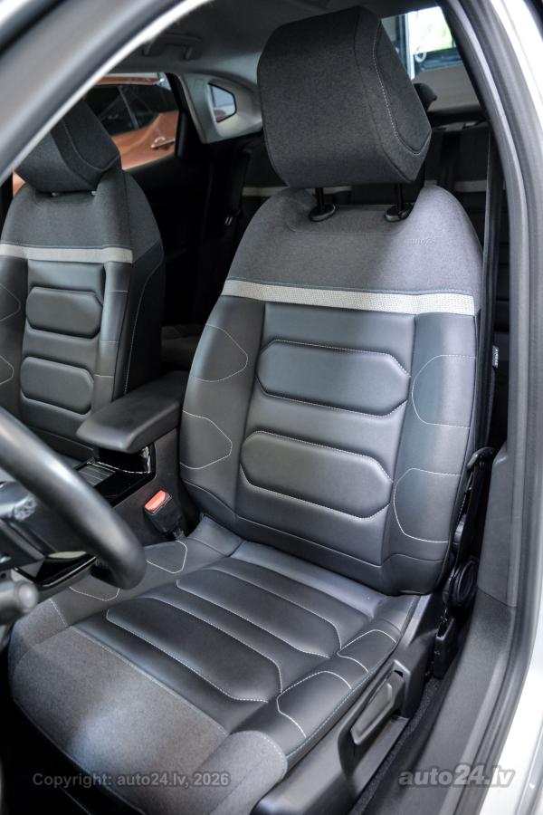 Grey Citroen C4 X 2023 in Tallinn, with an engine capacity of 1.20 L and mileage of 29 thousand km for 18500 €, photo 8 on AUTOMOTO.COM.LV