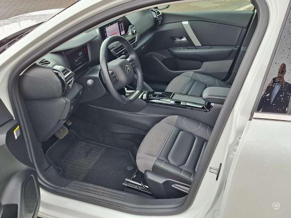 White Citroen C4 X 2023 in Vilnius, with an engine capacity of 1.20 L and mileage of 37 thousand km for 16750 €, photo 7 on AUTOMOTO.COM.LV