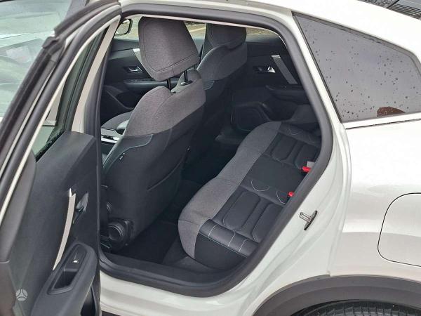 White Citroen C4 X 2023 in Vilnius, with an engine capacity of 1.20 L and mileage of 37 thousand km for 16750 €, photo 8 on AUTOMOTO.COM.LV