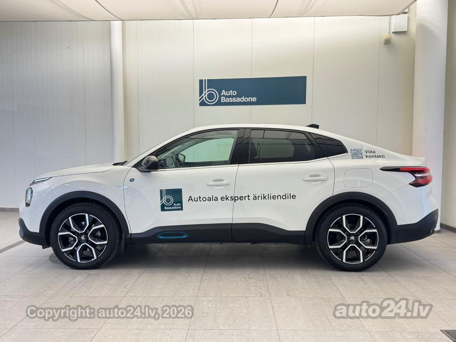 White Citroen C4 X 2023 in Tallinn, with an engine capacity of 0.00 L and mileage of 44 thousand km for 19900 €, photo 4 on AUTOMOTO.COM.LV