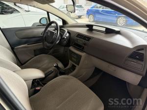 Желтый Ситроен С4 2005 в Рига, объемом двигателя 1.60 л и пробегом 140 тыс. км за 2000 €, фото 8 на AUTOMOTO.COM.LV
