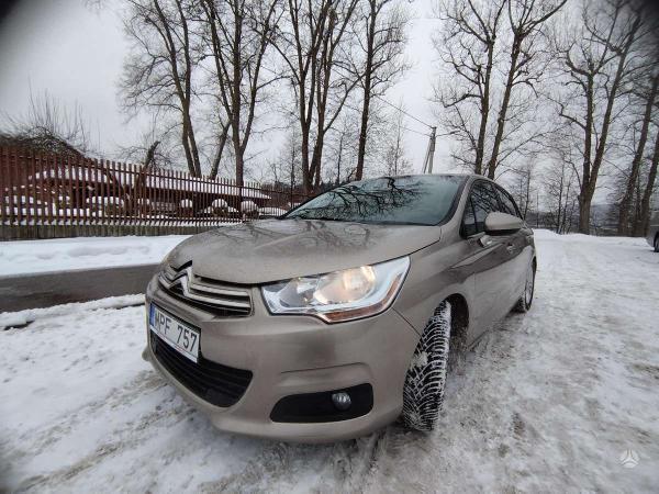 Dzeltens Citroen C4 2012 Viļņa, ar dzinēja tilpumu 1.60 L un nobraukumu 148 tūkst. km par 4400 €, foto 6 vietnē AUTOMOTO.COM.LV