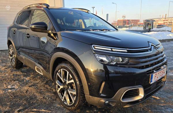 Black Citroen C5 Aircross 2019 in Kaunas, with an engine capacity of 1.20 L and mileage of 121 thousand km for 11750 €, photo 1 on AUTOMOTO.COM.LV