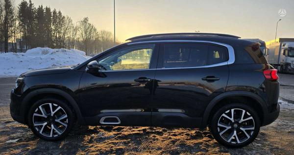 Black Citroen C5 Aircross 2019 in Kaunas, with an engine capacity of 1.20 L and mileage of 121 thousand km for 11750 €, photo 4 on AUTOMOTO.COM.LV