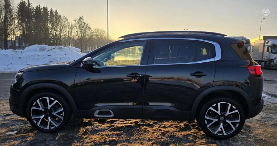 Black Citroen C5 Aircross 2019 in Kaunas, with an engine capacity of 1.20 L and mileage of 121 thousand km for 11750 €, photo 4 on AUTOMOTO.COM.LV