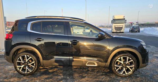 Black Citroen C5 Aircross 2019 in Kaunas, with an engine capacity of 1.20 L and mileage of 121 thousand km for 11750 €, photo 8 on AUTOMOTO.COM.LV