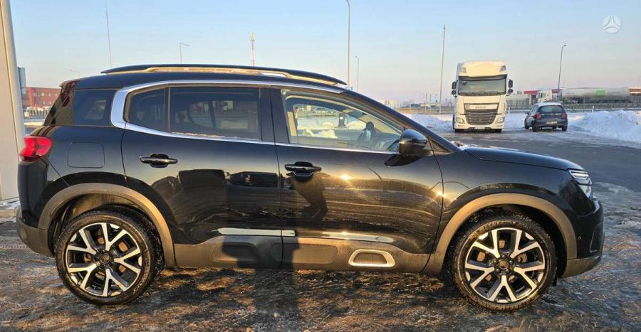 Black Citroen C5 Aircross 2019 in Kaunas, with an engine capacity of 1.20 L and mileage of 121 thousand km for 11750 €, photo 8 on AUTOMOTO.COM.LV