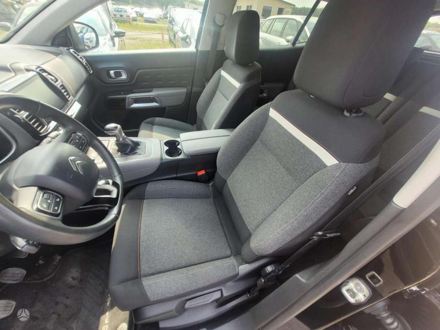 Melns Citroen C5 Aircross 2019 Viļņa, ar dzinēja tilpumu 1.50 L un nobraukumu 213 tūkst. km par 8650 €, foto 15 vietnē AUTOMOTO.COM.LV