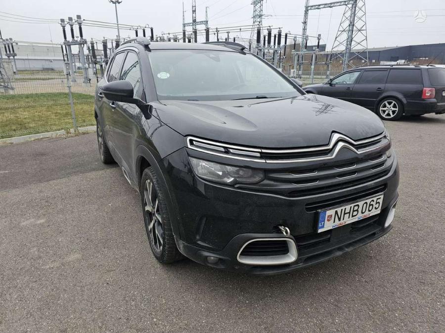 Black Citroen C5 Aircross 2020 in Kaunas, with an engine capacity of 1.50 L and mileage of 262 thousand km for 8000 €, photo 3 on AUTOMOTO.COM.LV