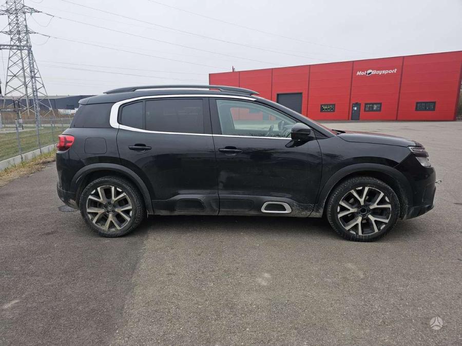 Black Citroen C5 Aircross 2020 in Kaunas, with an engine capacity of 1.50 L and mileage of 262 thousand km for 8000 €, photo 4 on AUTOMOTO.COM.LV