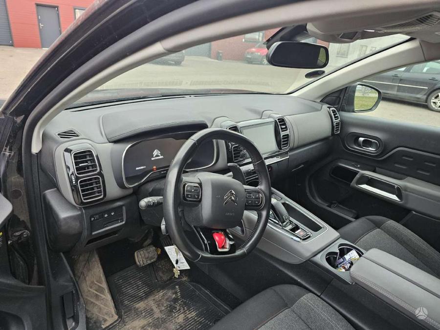 Black Citroen C5 Aircross 2020 in Kaunas, with an engine capacity of 1.50 L and mileage of 262 thousand km for 8000 €, photo 7 on AUTOMOTO.COM.LV