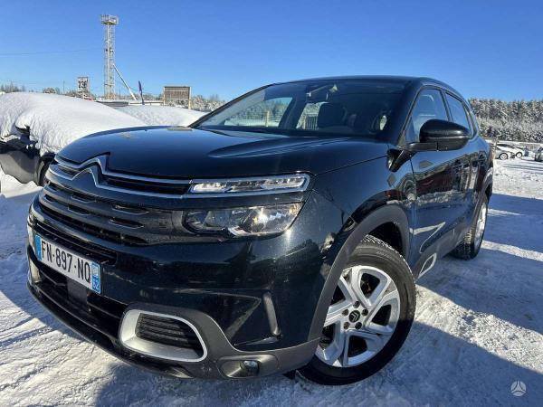 Melns Citroen C5 Aircross 2020 Viļņa, ar dzinēja tilpumu 1.20 L un nobraukumu 137 tūkst. km par 10405 €, foto 1 vietnē AUTOMOTO.COM.LV