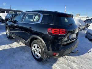 Black Citroen C5 Aircross 2020 in Vilnius, with an engine capacity of 1.20 L and mileage of 137 thousand km for 10405 €, photo 4 on AUTOMOTO.COM.LV