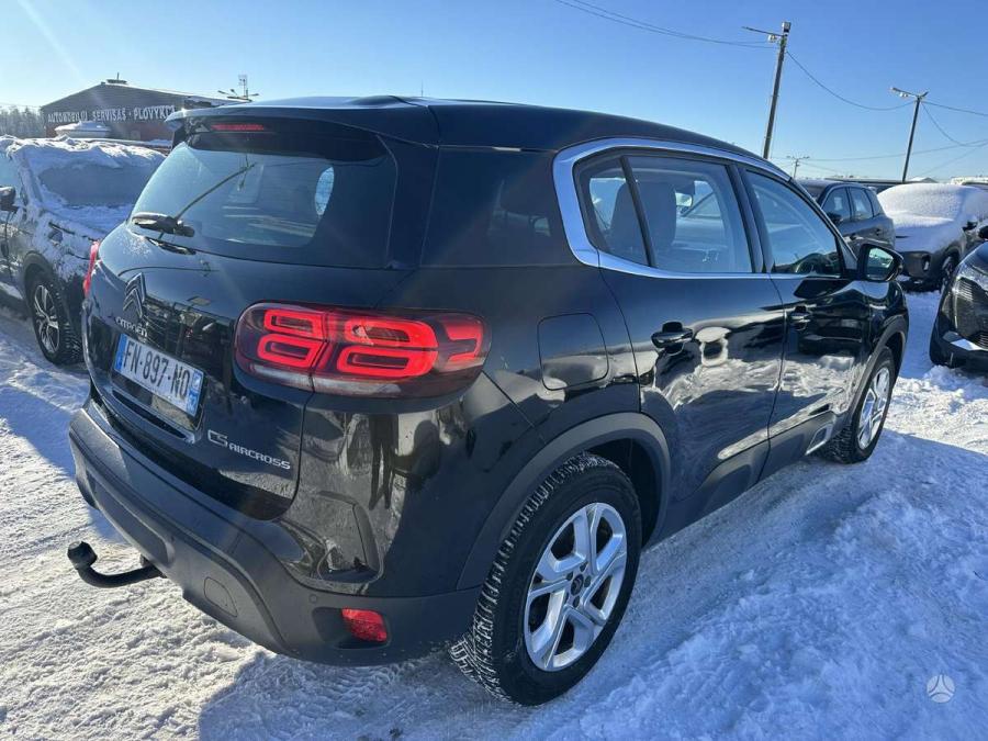 Black Citroen C5 Aircross 2020 in Vilnius, with an engine capacity of 1.20 L and mileage of 137 thousand km for 10405 €, photo 6 on AUTOMOTO.COM.LV