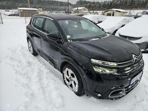 Черный Ситроен C5 Aircross 2021 в Вильнюс, объемом двигателя 1.50 л и пробегом 193 тыс. км за 12463 €, фото 1 на AUTOMOTO.COM.LV