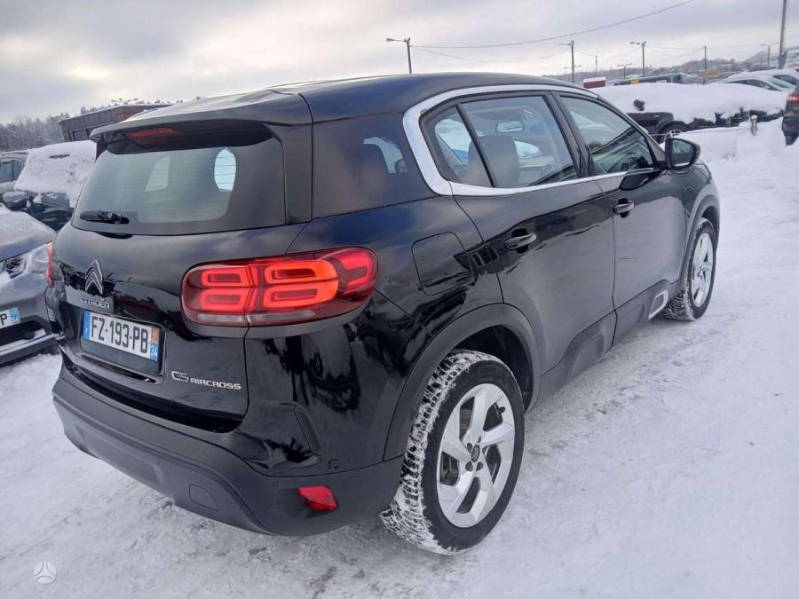 Black Citroen C5 Aircross 2021 in Vilnius, with an engine capacity of 1.50 L and mileage of 150 thousand km for 13552 €, photo 4 on AUTOMOTO.COM.LV