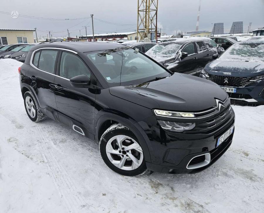 Black Citroen C5 Aircross 2021 in Vilnius, with an engine capacity of 0.00 L and mileage of 153 thousand km for 12947 €, photo 1 on AUTOMOTO.COM.LV