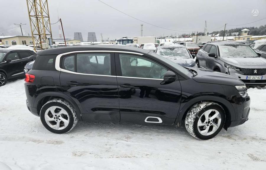 Black Citroen C5 Aircross 2021 in Vilnius, with an engine capacity of 0.00 L and mileage of 153 thousand km for 12947 €, photo 4 on AUTOMOTO.COM.LV