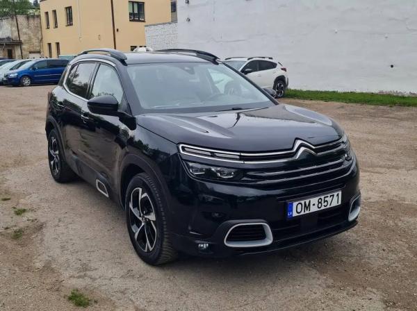 Black Citroen C5 Aircross 2021 in Jelgava, with an engine capacity of 1.20 L and mileage of 158 thousand km for 13490 €, photo 3 on AUTOMOTO.COM.LV