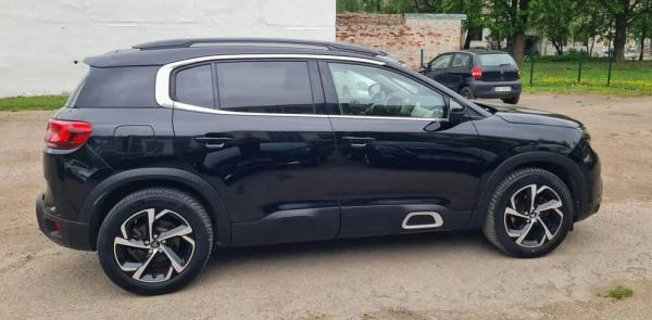 Black Citroen C5 Aircross 2021 in Jelgava, with an engine capacity of 1.20 L and mileage of 158 thousand km for 13490 €, photo 5 on AUTOMOTO.COM.LV