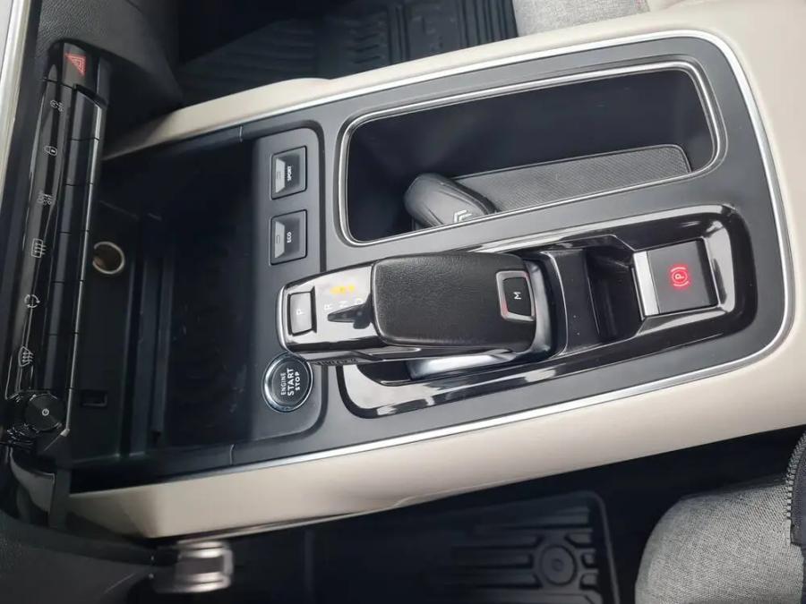 Black Citroen C5 Aircross 2021 in Jelgava, with an engine capacity of 1.20 L and mileage of 158 thousand km for 13490 €, photo 16 on AUTOMOTO.COM.LV