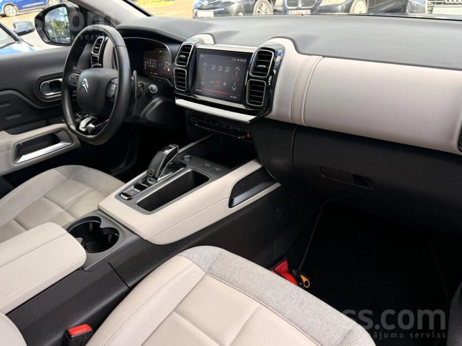 Black Citroen C5 Aircross 2021 in Riga, with an engine capacity of 1.50 L and mileage of 104 thousand km for 17990 €, photo 10 on AUTOMOTO.COM.LV