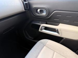 Black Citroen C5 Aircross 2021 in Riga, with an engine capacity of 1.50 L and mileage of 104 thousand km for 17990 €, photo 14 on AUTOMOTO.COM.LV