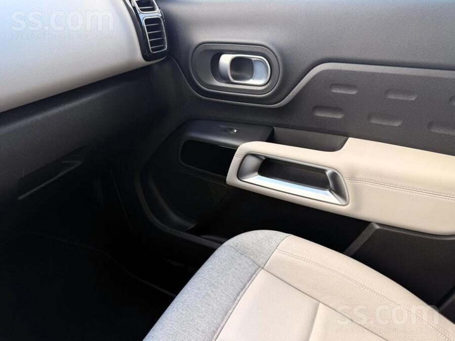 Black Citroen C5 Aircross 2021 in Riga, with an engine capacity of 1.50 L and mileage of 104 thousand km for 17990 €, photo 14 on AUTOMOTO.COM.LV
