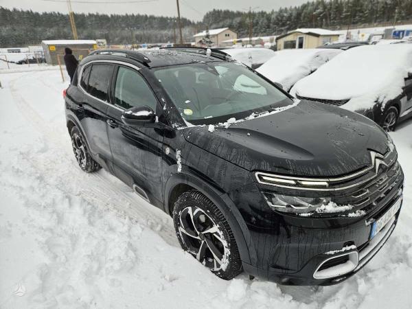 Melns Citroen C5 Aircross 2022 Viļņa, ar dzinēja tilpumu 1.50 L un nobraukumu 191 tūkst. km par 14399 €, foto 1 vietnē AUTOMOTO.COM.LV