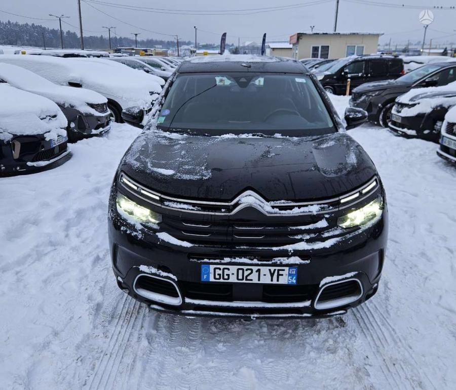 Melns Citroen C5 Aircross 2022 Viļņa, ar dzinēja tilpumu 1.20 L un nobraukumu 183 tūkst. km par 12705 €, foto 2 vietnē AUTOMOTO.COM.LV