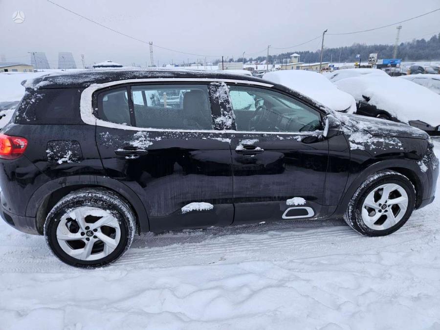 Melns Citroen C5 Aircross 2022 Viļņa, ar dzinēja tilpumu 1.20 L un nobraukumu 183 tūkst. km par 12705 €, foto 4 vietnē AUTOMOTO.COM.LV