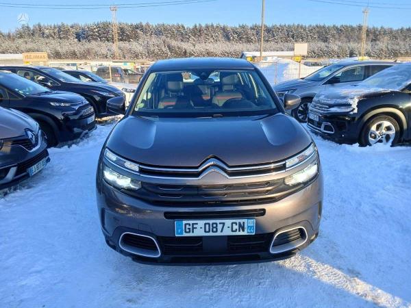 Melns Citroen C5 Aircross 2022 Viļņa, ar dzinēja tilpumu 1.50 L un nobraukumu 189 tūkst. km par 13673 €, foto 1 vietnē AUTOMOTO.COM.LV