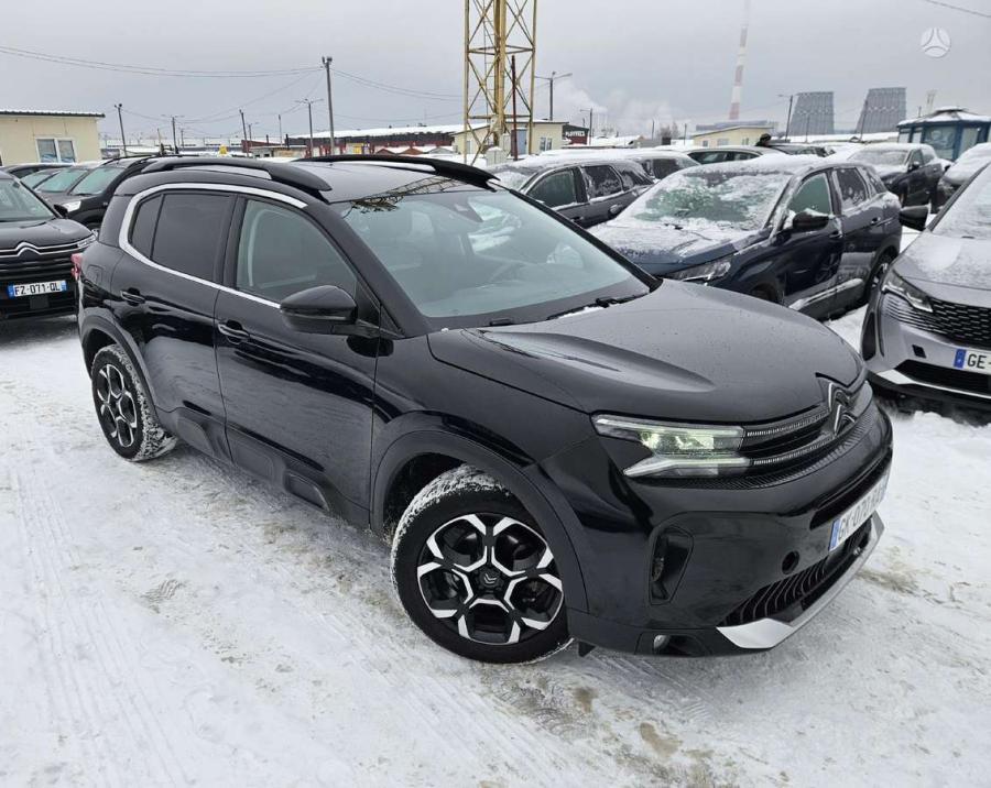 Black Citroen C5 Aircross 2022 in Vilnius, with an engine capacity of 1.20 L and mileage of 168 thousand km for 15972 €, photo 1 on AUTOMOTO.COM.LV