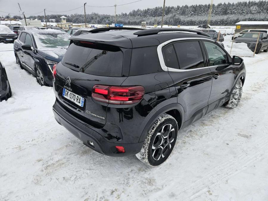 Black Citroen C5 Aircross 2022 in Vilnius, with an engine capacity of 1.20 L and mileage of 168 thousand km for 15972 €, photo 5 on AUTOMOTO.COM.LV