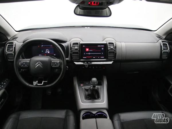 Black Citroen C5 Aircross 2022 in Vilnius, with an engine capacity of 1.20 L and mileage of 155 thousand km for 14299 €, photo 2 on AUTOMOTO.COM.LV