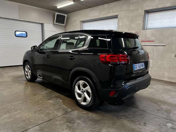 Melns Citroen C5 Aircross 2022 Marijampole, ar dzinēja tilpumu 1.20 L un nobraukumu 136 tūkst. km par 13068 €, foto 4 vietnē AUTOMOTO.COM.LV