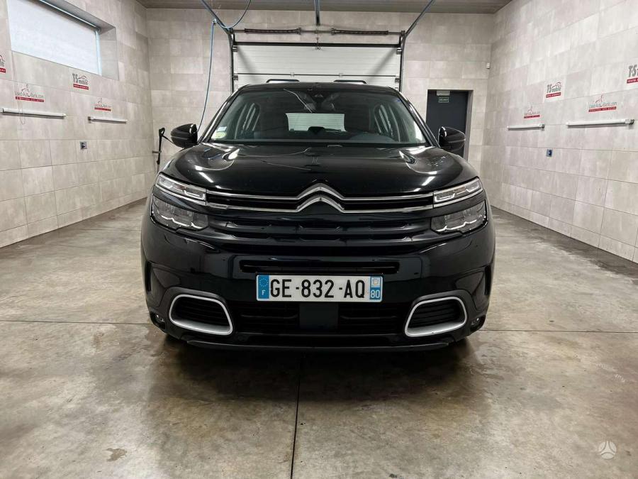 Black Citroen C5 Aircross 2022 in Marijampole, with an engine capacity of 1.20 L and mileage of 154 thousand km for 13371 €, photo 3 on AUTOMOTO.COM.LV