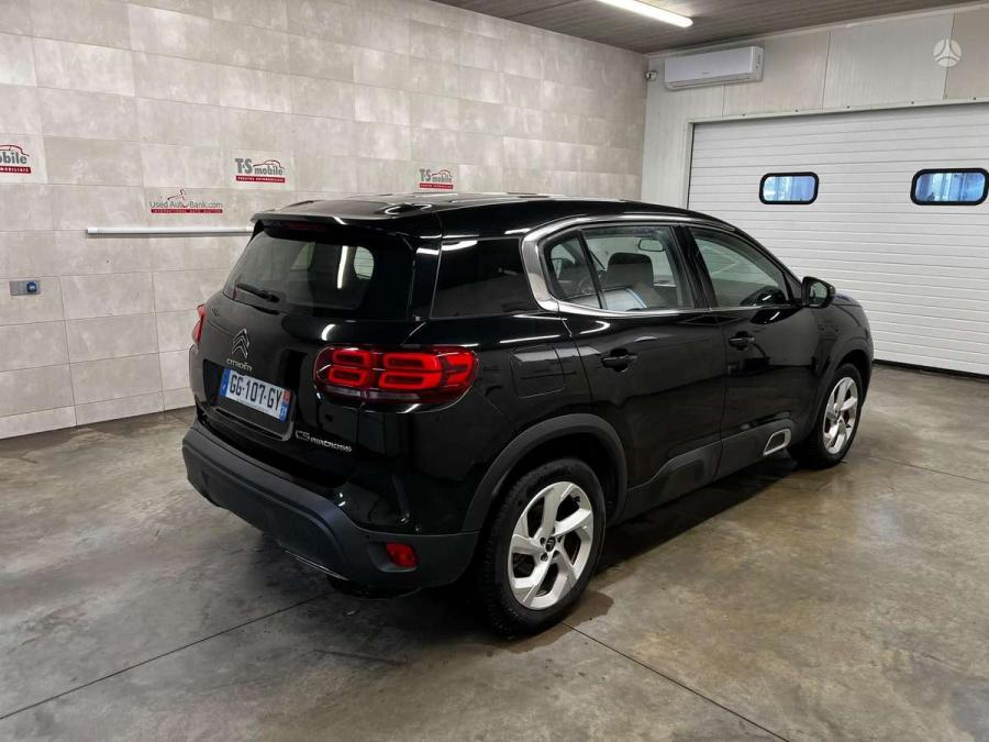 Black Citroen C5 Aircross 2022 in Marijampole, with an engine capacity of 1.20 L and mileage of 148 thousand km for 12342 €, photo 5 on AUTOMOTO.COM.LV