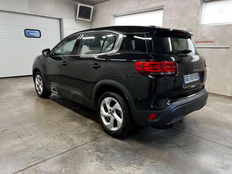 Black Citroen C5 Aircross 2022 in Marijampole, with an engine capacity of 1.20 L and mileage of 148 thousand km for 12342 €, photo 7 on AUTOMOTO.COM.LV