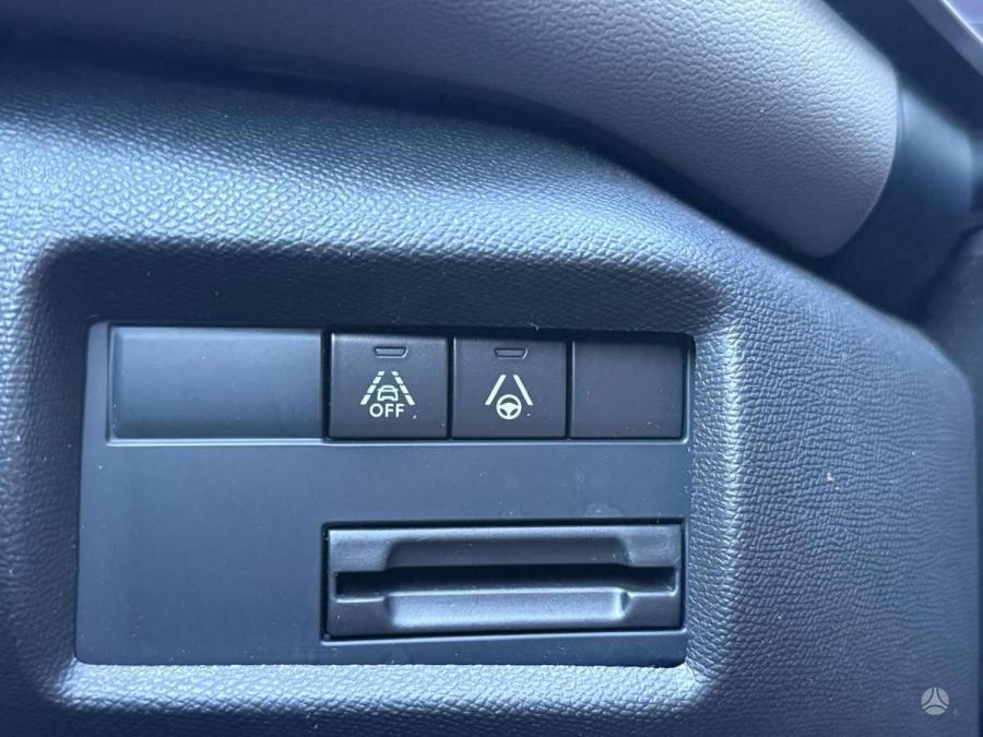 Black Citroen C5 Aircross 2022 in Taurage, with an engine capacity of 1.50 L and mileage of 214 thousand km for 12500 €, photo 17 on AUTOMOTO.COM.LV