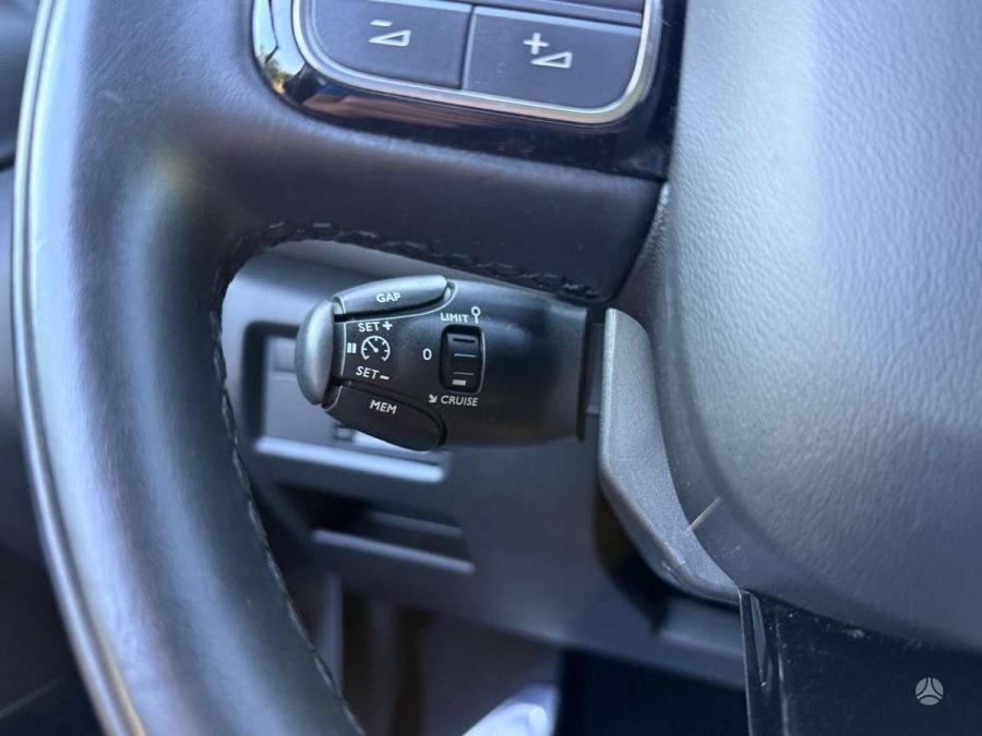 Black Citroen C5 Aircross 2022 in Taurage, with an engine capacity of 1.50 L and mileage of 214 thousand km for 12500 €, photo 21 on AUTOMOTO.COM.LV
