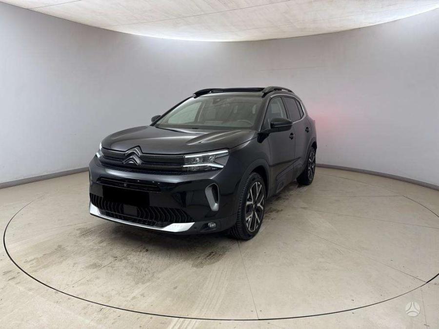 Black Citroen C5 Aircross 2022 in Vilnius, with an engine capacity of 1.20 L and mileage of 105 thousand km for 17730 €, photo 1 on AUTOMOTO.COM.LV