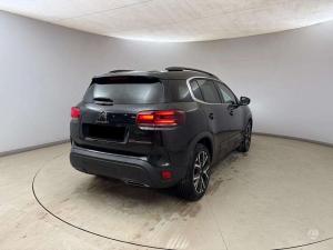 Black Citroen C5 Aircross 2022 in Vilnius, with an engine capacity of 1.20 L and mileage of 105 thousand km for 17730 €, photo 3 on AUTOMOTO.COM.LV