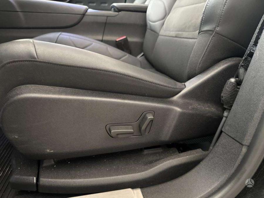 Black Citroen C5 Aircross 2022 in Vilnius, with an engine capacity of 1.20 L and mileage of 105 thousand km for 17730 €, photo 9 on AUTOMOTO.COM.LV