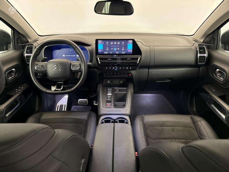 Black Citroen C5 Aircross 2022 in Vilnius, with an engine capacity of 1.20 L and mileage of 105 thousand km for 17730 €, photo 10 on AUTOMOTO.COM.LV